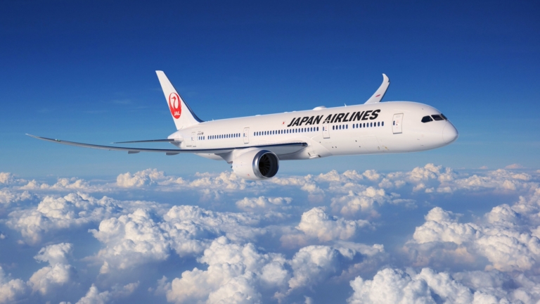 JAL executives lose pay over pilot drinking incident