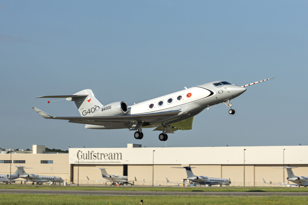 Gulfstream G400 completes first flight