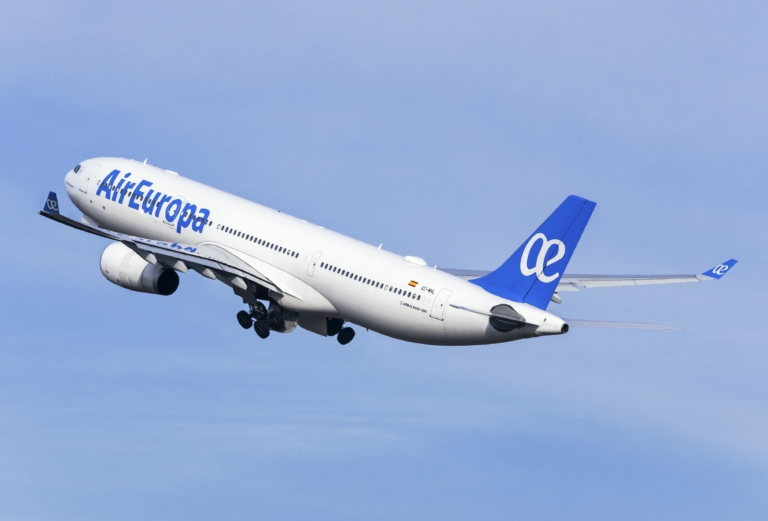 Cuba bans foreign airlines from refuelling as fuel supplies run dry
