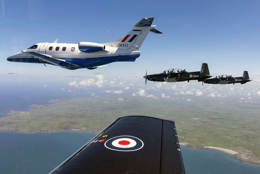 How to become a commercial airline pilot: Pathways to the flight deck ...