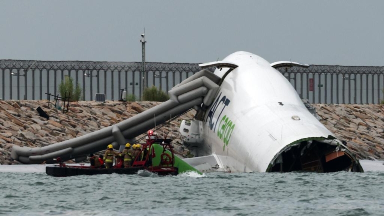 Emirates SkyCargo Boeing 747 crashes into the sea in Hong Kong