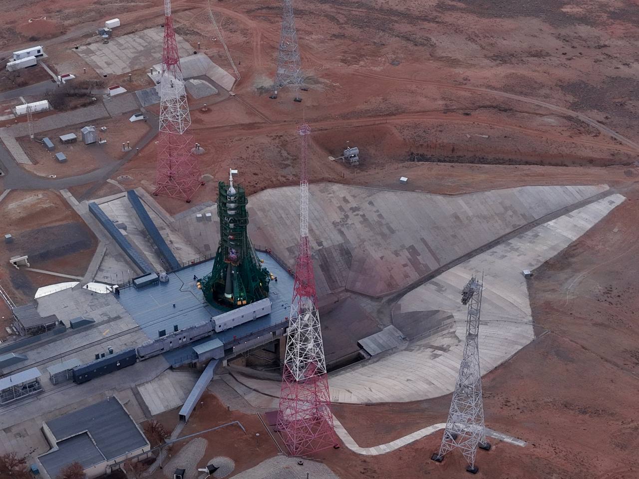 Russia's Soyuz reaches ISS but blows apart Baikonur launch pad