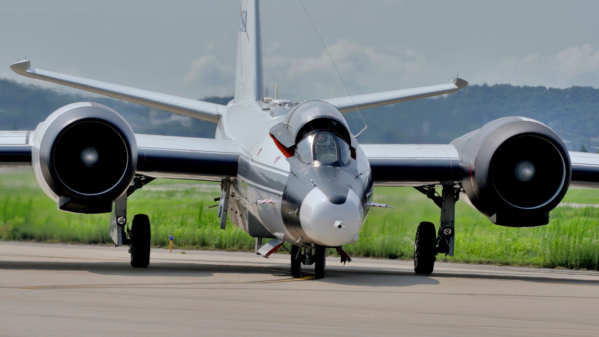 NASA’s rare Martin B-57 Canberra skids down runway in belly landing